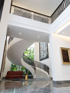 Embellish Your Luxury Homes with Contemporary Staircase Designs