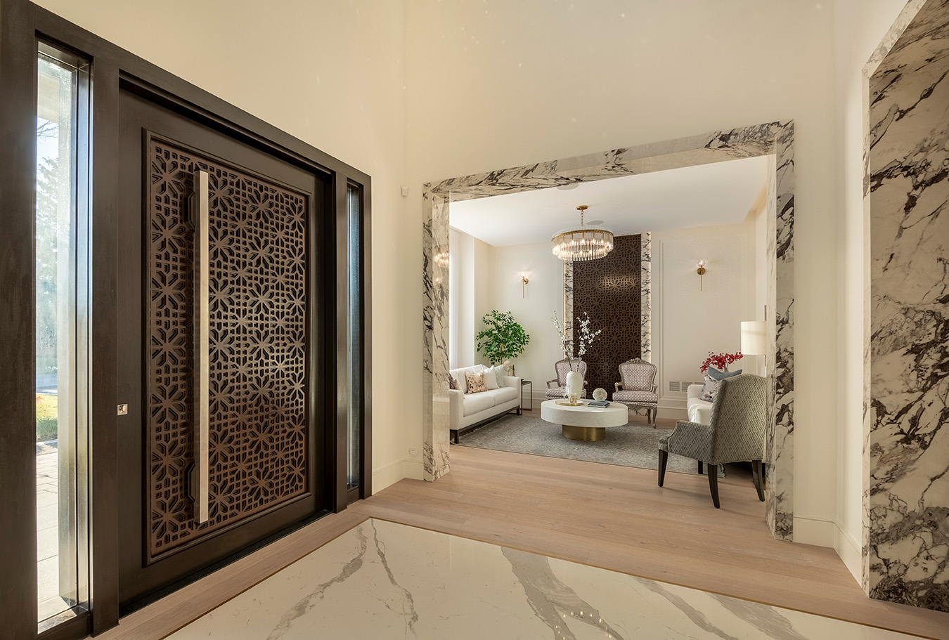 Front Door Decor & Features: Enhance your Home's Foyer